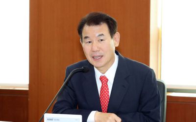 정은보 이사장, UAE·英서 밸류업 홍보 : ZUM 뉴스