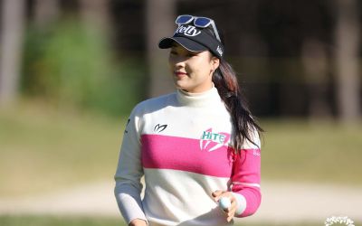 '복귀 시즌 3관왕' 윤이나, KLPGA 최고선수로 우뚝 서다 : ZUM 뉴스