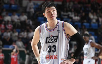 '슈퍼팀'→'8위' KCC 이승현의 다짐 "팬들께 부끄럽지 않은 경기를 하고 싶다" : ZUM 뉴스