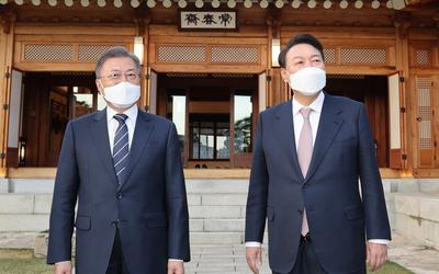 Moon-Yoon meeting ends without discussions on sensitive issues