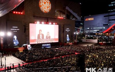 다시 뜨겁게…정상화된 부산국제영화제, 16만 명 다녀갔다(종합)[MK★BIFF] : ZUM 뉴스