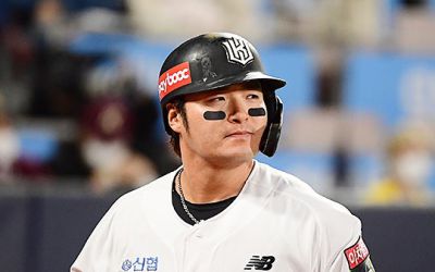 김하성의 따뜻한 커피차 응원에도…헛스윙 삼진만 2번, 국민거포 고개 숙였다 [준PO3] : ZUM 뉴스