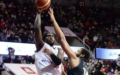 워니 날고 최성원 4Q 지배한 SK, KGC 꺾고 전 구단 상대 승리 달성 [MK안양] : ZUM 뉴스