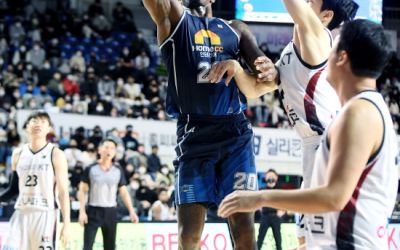 모두가 알던 라건아가 돌아왔다…KCC, kt 꺾고 전주서 10승 고지 올라 [MK전주] : ZUM 뉴스