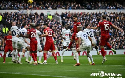 ‘손황 대전’ 첫 45분은 울버햄튼이 가져갔다! 고메즈 선제 헤더골→전반 1-0 리드 [EPL] : ZUM 뉴스