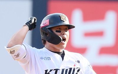 KT 천재타자의 포효! 달아나는 솔로포 폭발, 김진성 울렸다…720일 만에 PS 통산 2호 홈런 [MK 준PO4] : ZUM 뉴스