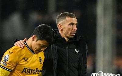 ‘발목 부상’ 황희찬의 깊어지는 고민... 울버햄프턴, EPL 최하위 추락···‘41년 만의 개막 10경기 무승 불명예’ : ZUM 뉴스