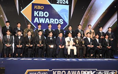 2024 KBO 시상식 ‘영광의 트로피’ [MK포토] : ZUM 뉴스