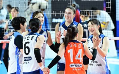 2508일 만에 승승승승승승 실화냐? ‘빅토리아 20점’ IBK기업은행, 도로공사 완파→2위 점프…한국전력 5연패, 박철우-김광국 은퇴식(종합) : ZUM 뉴스