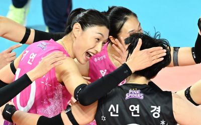 ‘28점-공격 성공률 67%’ 이래서 배구여제인가, 흥국생명 패배를 모른다…IBK 0-2→3-2 제압, 파죽의 개막 12연승(종합) : ZUM 뉴스