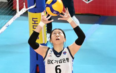 IBK 세터 천신통, 발목 부상으로 이탈 “공백 길어질 수도” [MK현장] : ZUM 뉴스