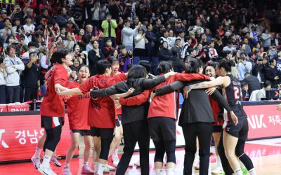 BNK, 3연승으로 챔피언결정전 정상…창단 6년 만에 첫 우승 : ZUM 뉴스