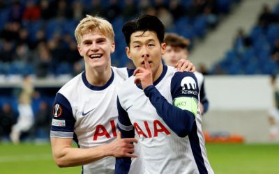 ‘정말 미쳤다!’ 손흥민, EPL 새 역사 쓰고 비판 여론 ‘쉿!’…9시즌 연속 공식전 10골 이상 대기록 : ZUM 뉴스