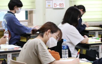 9월 모의평가 시작, 수험생 49만여명 응시…EBS 연계율 70% : ZUM 뉴스