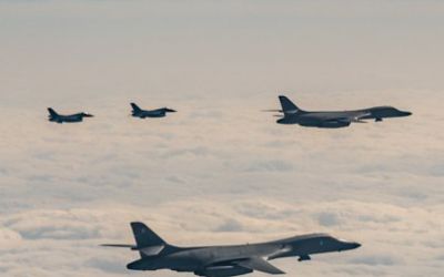 "北 경거망동 말라"…한·미·일, 대규모 정밀타격 가능한 B-1B 띄워 경고 : ZUM 뉴스