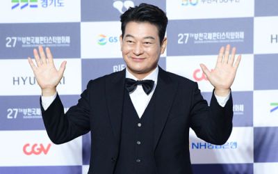 [포토]조성하, 멋진 슈트입고 : ZUM 뉴스