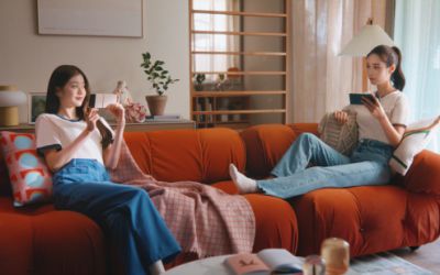 SKT 광고 속 장원영 친구 나수아는 '가상인간' : ZUM 뉴스