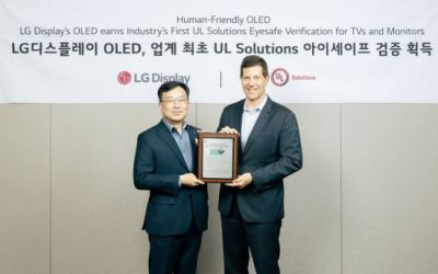 화질부터 눈 건강까지…LGD, 업계 첫 국제인증 획득 : ZUM 뉴스