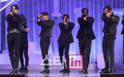 [포토]무대 꽉 채운 SF9 : ZUM 뉴스