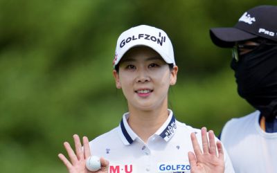 [포토]황예나 '첫 버디 성공했어요' : ZUM 뉴스