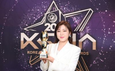 송가인, 베스트 어덜트 컨템포러리상… "K트롯 알릴 것" [2024 KGMA] : ZUM 뉴스