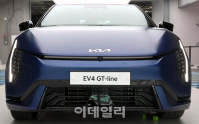 [포토]기아 첫 전동화 세단 EV4 : ZUM 뉴스