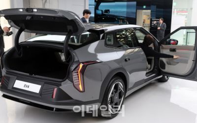 [포토]혁신적 공간을 가진 기아 EV4 : ZUM 뉴스
