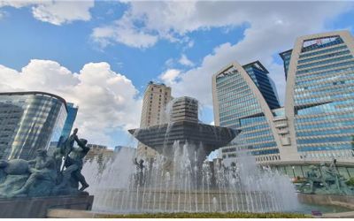 한국은행 앞 분수대, 1년 만에 재가동 : ZUM 뉴스