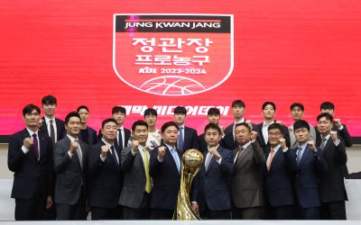 KBL 감독들이 꼽은 우승후보 1순위는 부산 KCC : ZUM 뉴스