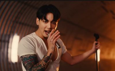 정국, 퍼포먼스의 정점...'스탠딩~', 안무 버전 MV : ZUM 뉴스