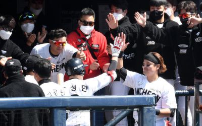 '창단식 앞둔' SSG 첫 승, 추신수는 멀티히트...LG에 3-2 진땀승 [잠실 리뷰] : ZUM 뉴스