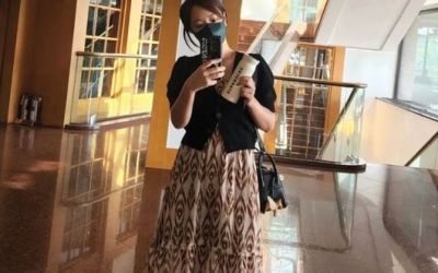 ‘52kg 선언’ 황정음, 살 쏙 빠진 근황.. 펑퍼짐 원피스에도 돋보이는 슬림 몸매 : ZUM 뉴스