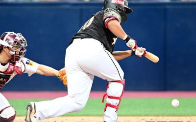 [사진]강백호, 'KBO 데뷔 첫 희생번트' : ZUM 뉴스