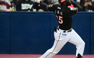 선제 적시타→리드 잡는 솔로포 폭발…안우진 킬러가 등장했다 [준PO5] : ZUM 뉴스