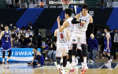 '오세근 3.4초 역전골' KGC, 창단 첫 개막 4연승.. SK 첫 승(종합) : ZUM 뉴스