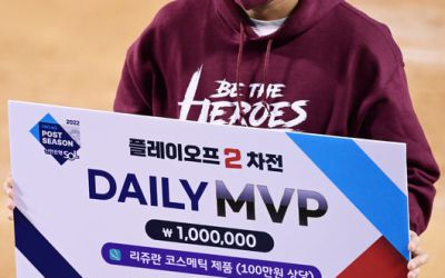 [사진]PO2차전 MVP 이용규,'2안타 2타점 2득점' : ZUM 뉴스