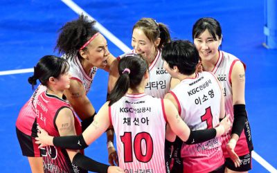 ‘엘리자벳·이소영 활약’ KGC인삼공사, IBK기업은행 3-2 제압…고희진 감독 첫 승 [화성 리뷰] : ZUM 뉴스