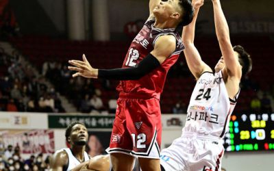 [사진]KGC 렌즈 아반도, '탄성 나오는 점프로 수비 리바운드' : ZUM 뉴스