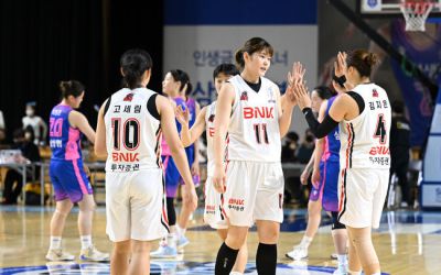 [사진]BNK 썸,'멋진 승리야' : ZUM 뉴스