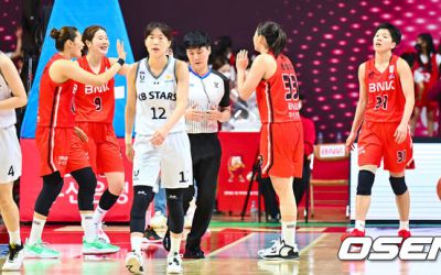 [사진] 4연승 BNK, 우리가 1위 : ZUM 뉴스