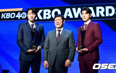 [사진]MVP 이정후-신인상 정철원, '허구연 KBO 총재와 함께' : ZUM 뉴스