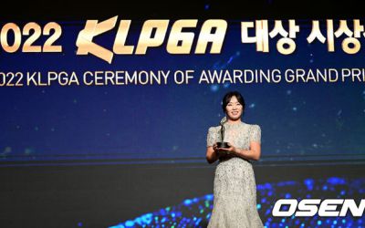 [사진]김수지, '2022 KLPGA 영예의 대상' : ZUM 뉴스