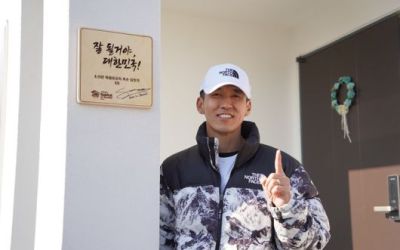 '기부 천사' 션, 또 선행..독립유공자 후손 8번째 보금자리 헌정 : ZUM 뉴스