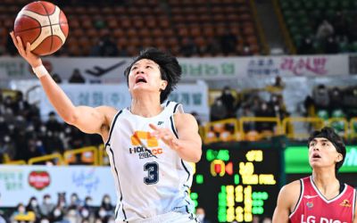 '허웅 23점-라건아 더블 더블' KCC, LG 6연승 저지...3연승 질주 : ZUM 뉴스