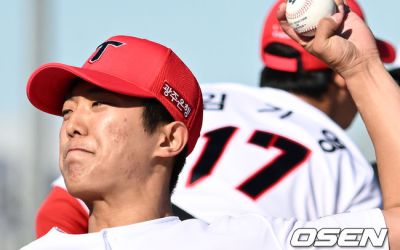 [사진]이의리, WBC 공인구로 연습 : ZUM 뉴스