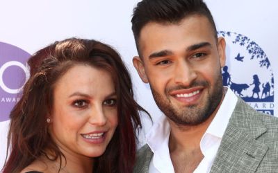 "브리트니, 집에서 직원과 바람" 불륜설 속 남편 이혼 공식 발표 (종합) : ZUM 뉴스