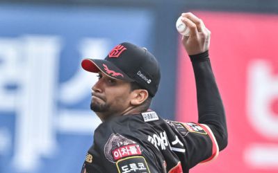 6월 중순에 왔는데…KT 복덩이, KBO 역대 최초 '승률 100%' 선발 10승 보인다 : ZUM 뉴스