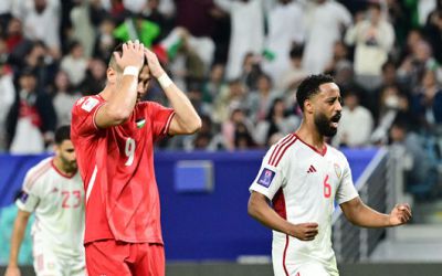 [사진]페널티킥 실축에 기뻐하는 UAE : ZUM 뉴스