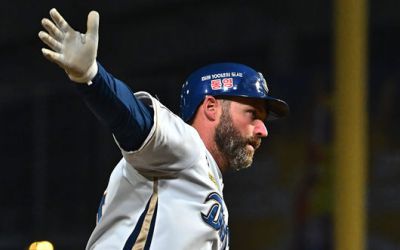 [사진] 솔로포 데이비슨, KBO 데뷔 1호다. : ZUM 뉴스