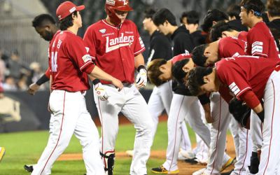 [사진]패배 아쉬운 SSG : ZUM 뉴스